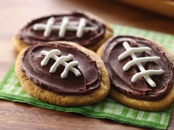 Football Themed Sweets – DessertedPlanet.com