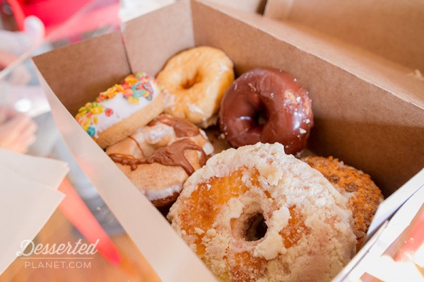 Bakery Review – Hurts Donut in Springfield, MO – DessertedPlanet.com